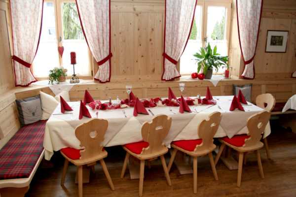 Tischlerei für Gastronomie Möbel | Moderner Landhausstil